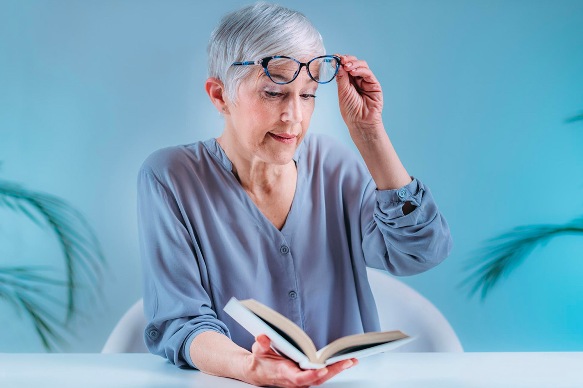 La presbytie : Causes, Symptômes, Traitements