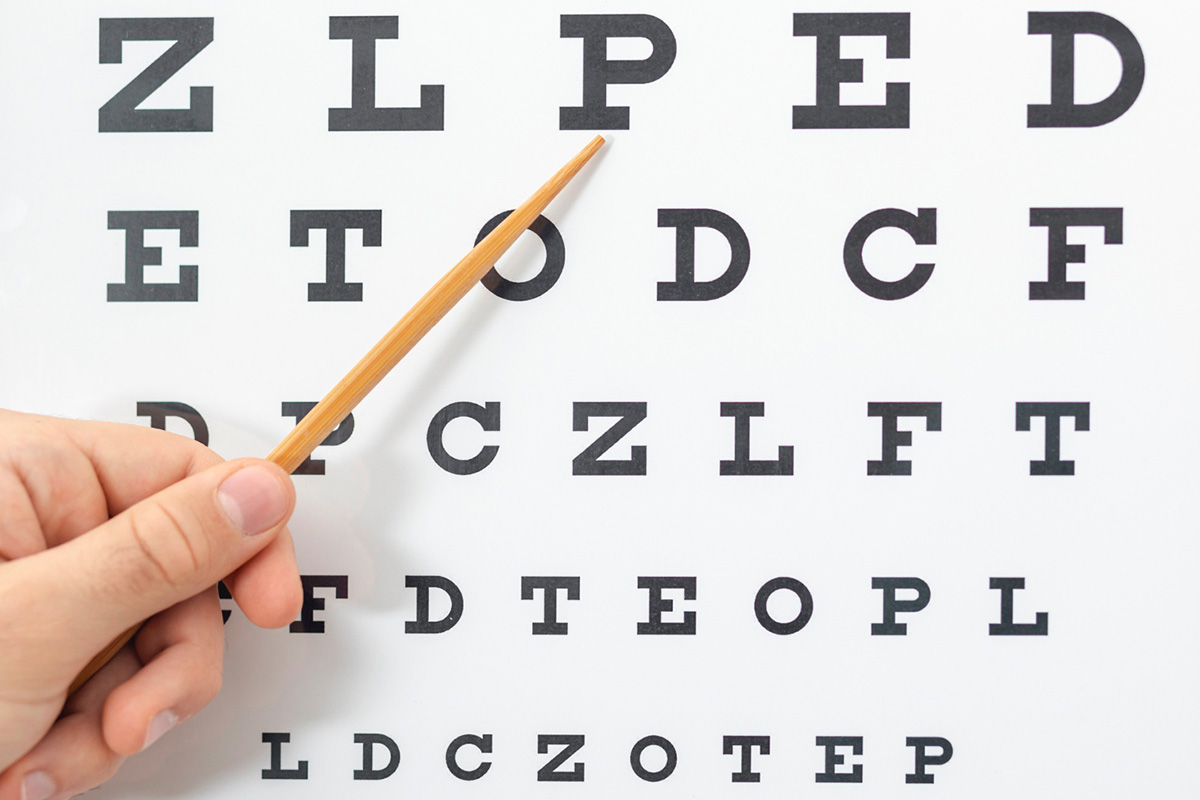 Astigmatisme : Causes, Symptômes, Traitements