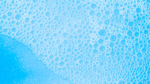 Eau de Javel : Histoire, propriétés, utilisations et risques